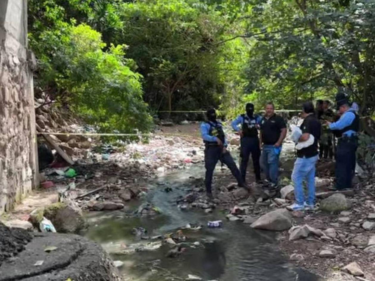 Hallan el cuerpo sin vida de un joven en una quebrada capitalina