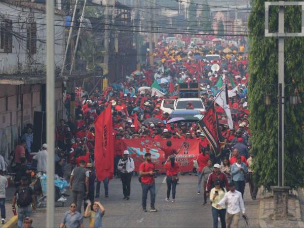 En el Día del Trabajador, hondureños marchan por aumentos